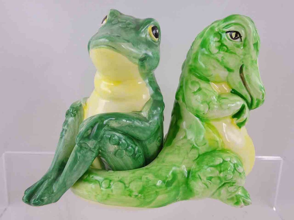 Sigma Frog with Alligator – Novelty Salt & Pepper Shakers Club